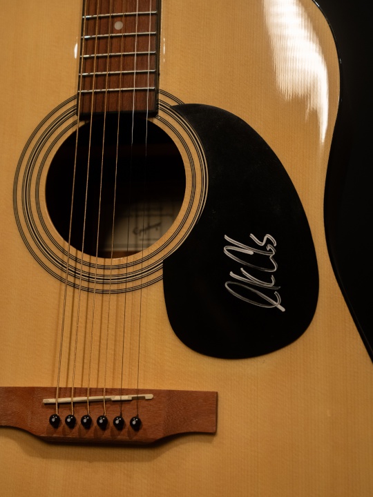 Luke Combs Signed 38 Acoustic Guitar (JSA COA) Pristine, 48% OFF
